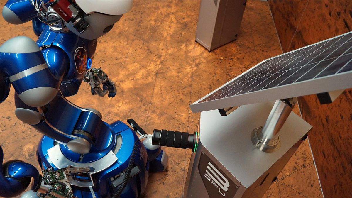 Humanoid Robot Tested for Mars Exploration