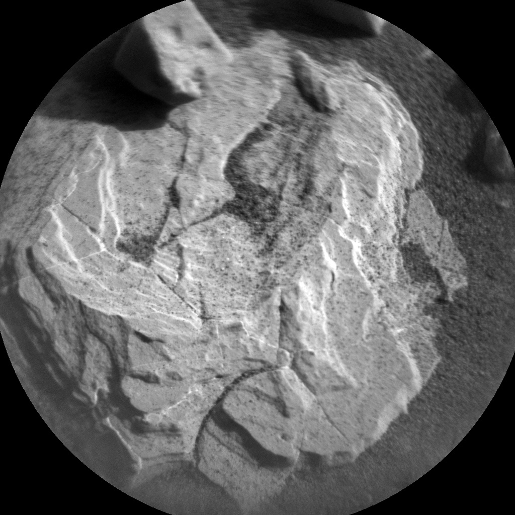 Curiosity Mars Rover: Drive Puts it “Squarely in the Red”