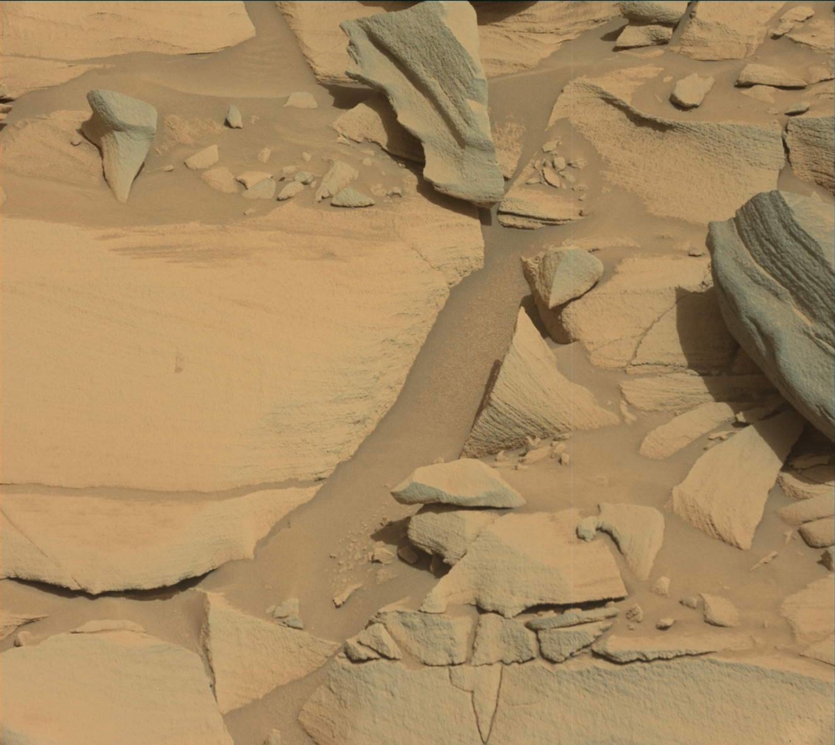 Curiosity Mars Rover: Gazing Into the Distance