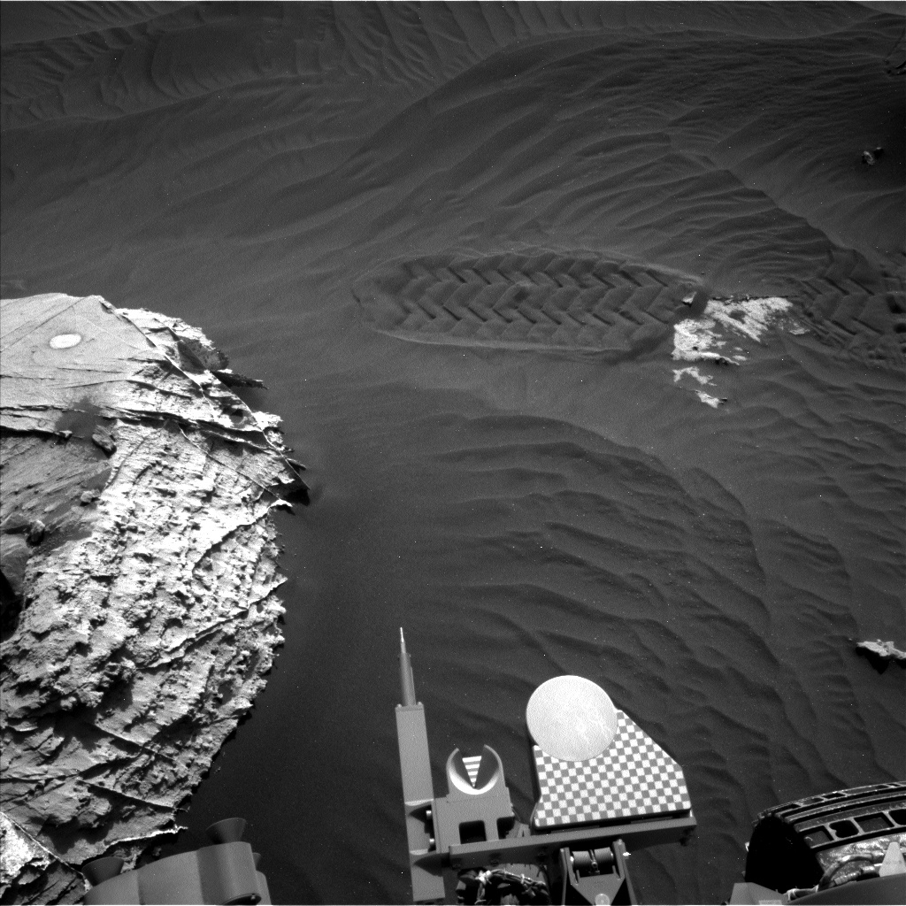 Curiosity Mars Rover: New Scenic Images