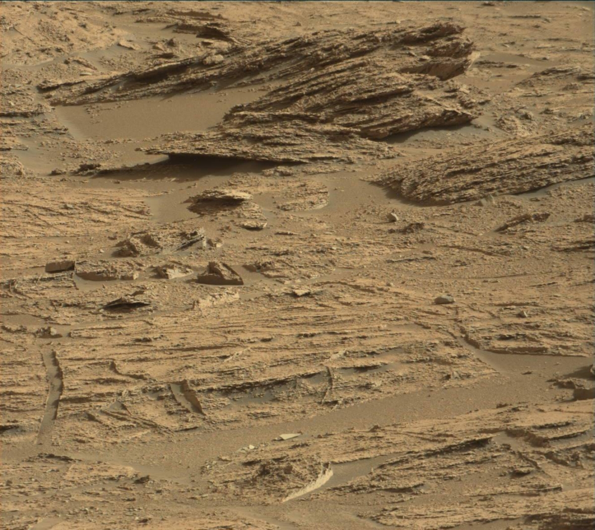Curiosity Mars Rover: Scenic Surroundings – in Color!