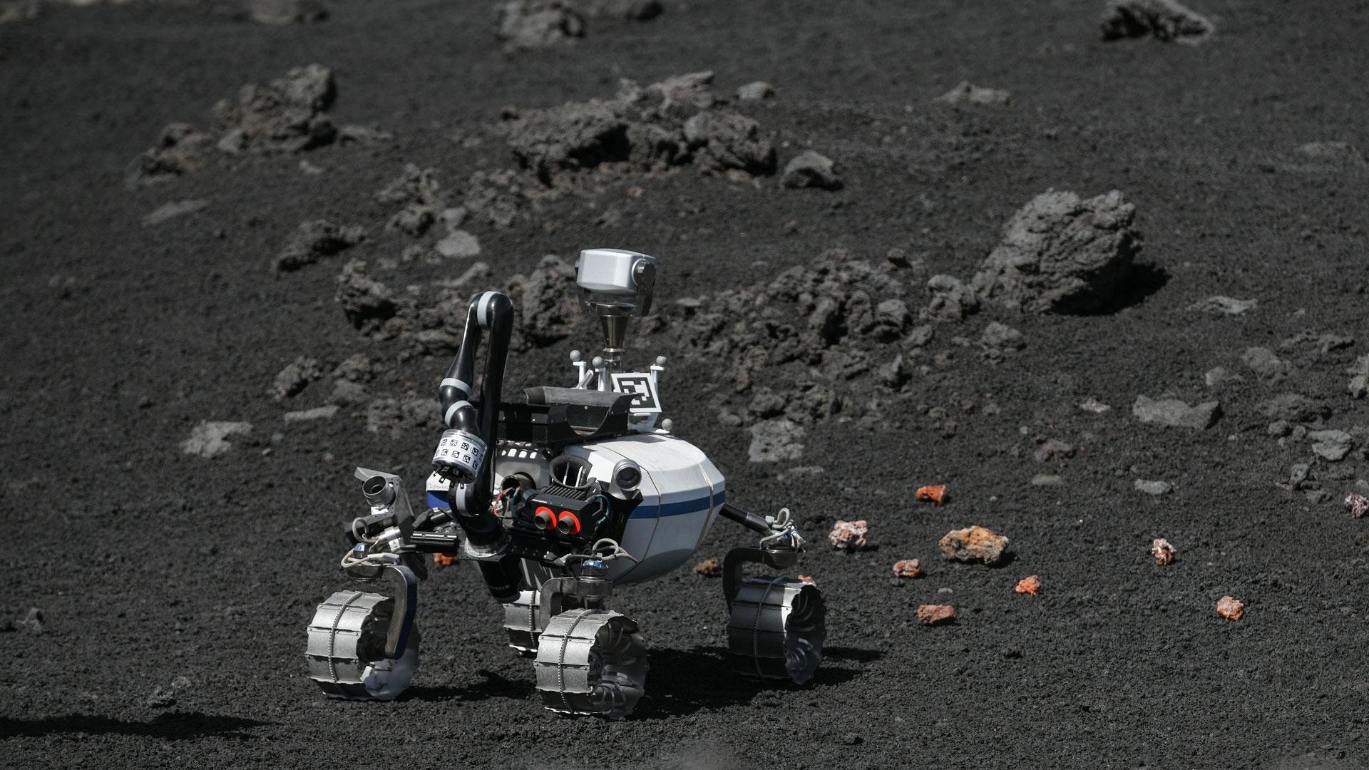 Moon Exploration Simulation: Robots at the Ready
