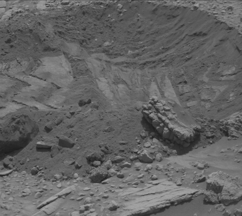 Curiosity Mars Rover: Eye-catching Surroundings